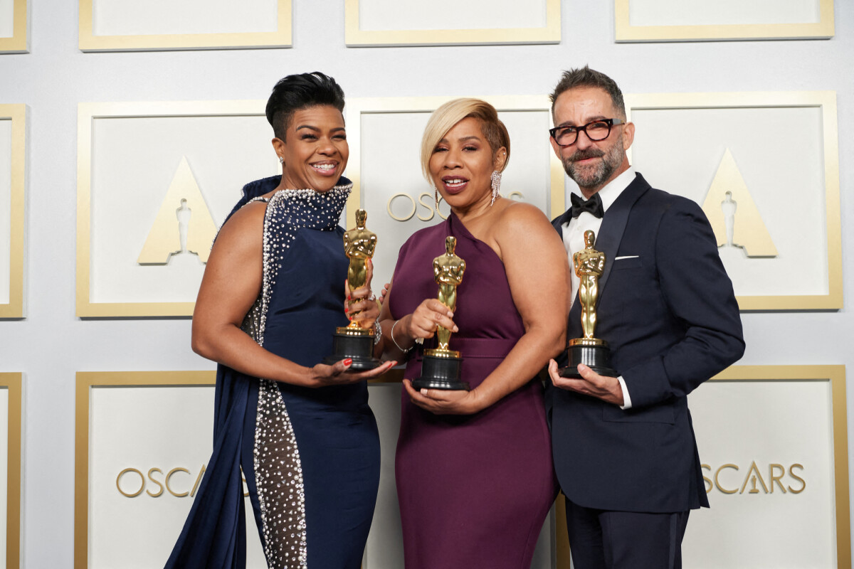 Photo : Jamika Wilson (Center), Sergio Lopez-Rivera et Mia Neal ...