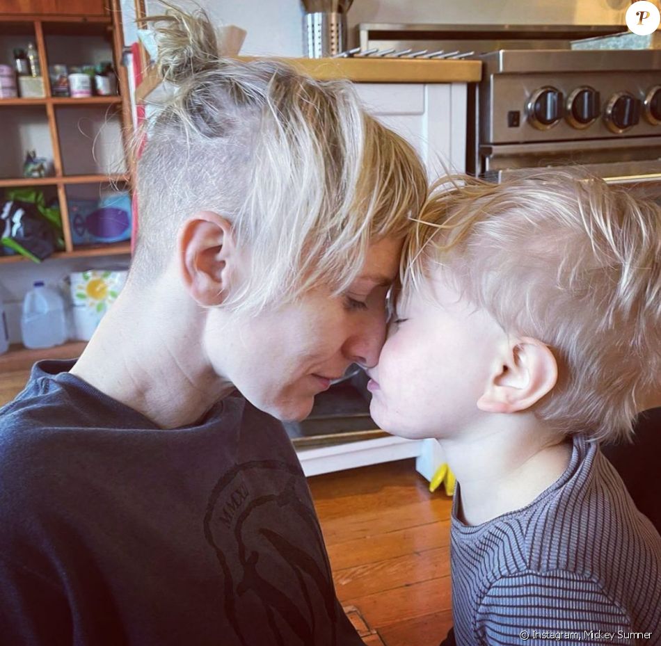Mickey Sumner et son fils Akira en mai 2021. - Purepeople