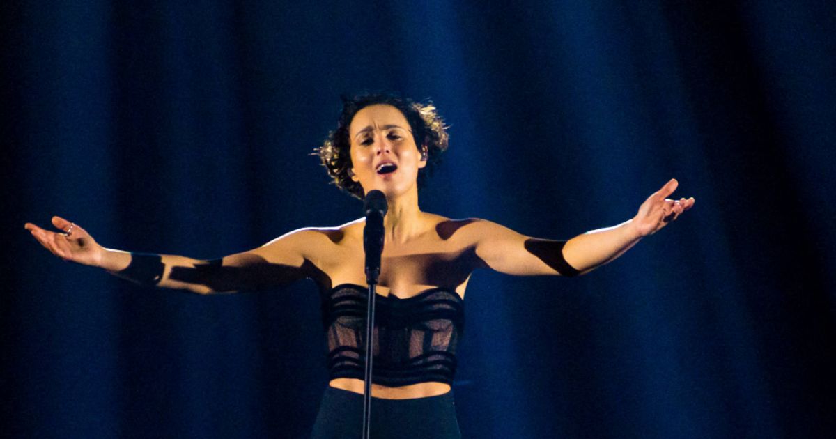 La française Barbara Pravi - Répétitions pour la finale de l'Eurovision ...