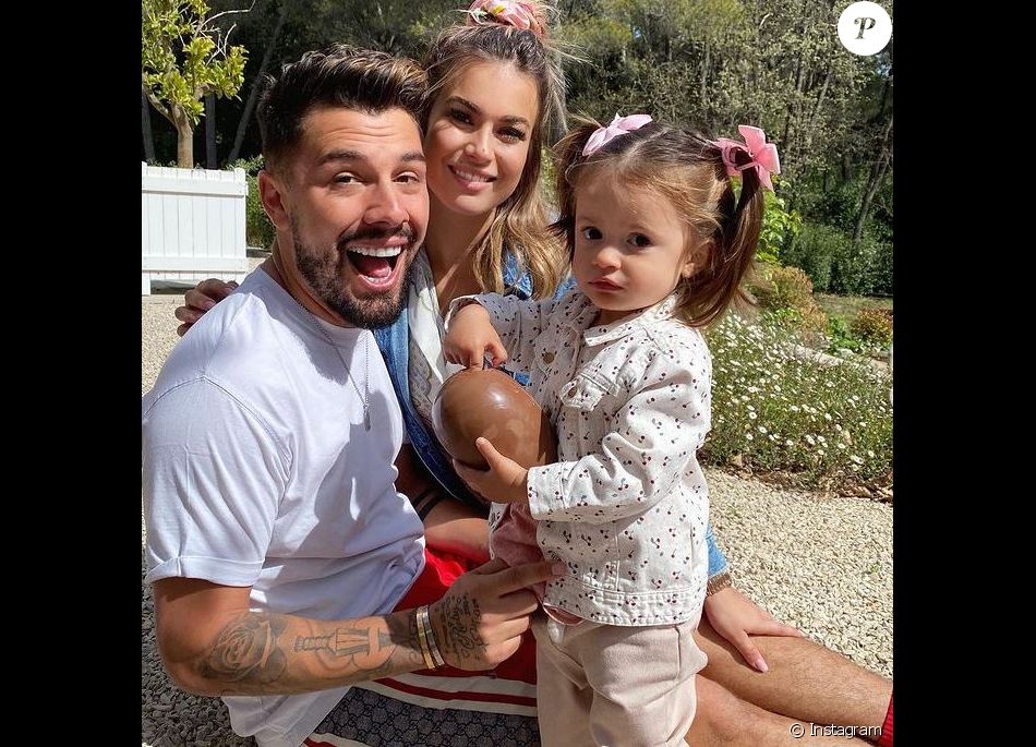 Carla Moreau avec Kevin Guedj et Ruby, le 5 avril 2021 - Purepeople