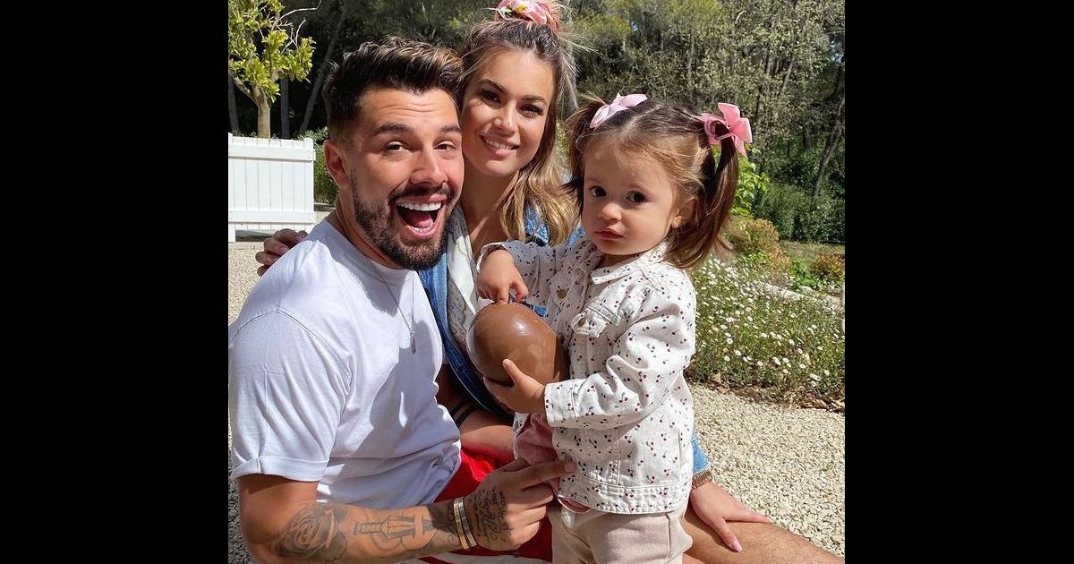 Carla Moreau avec Kevin Guedj et Ruby, le 5 avril 2021 - Purepeople