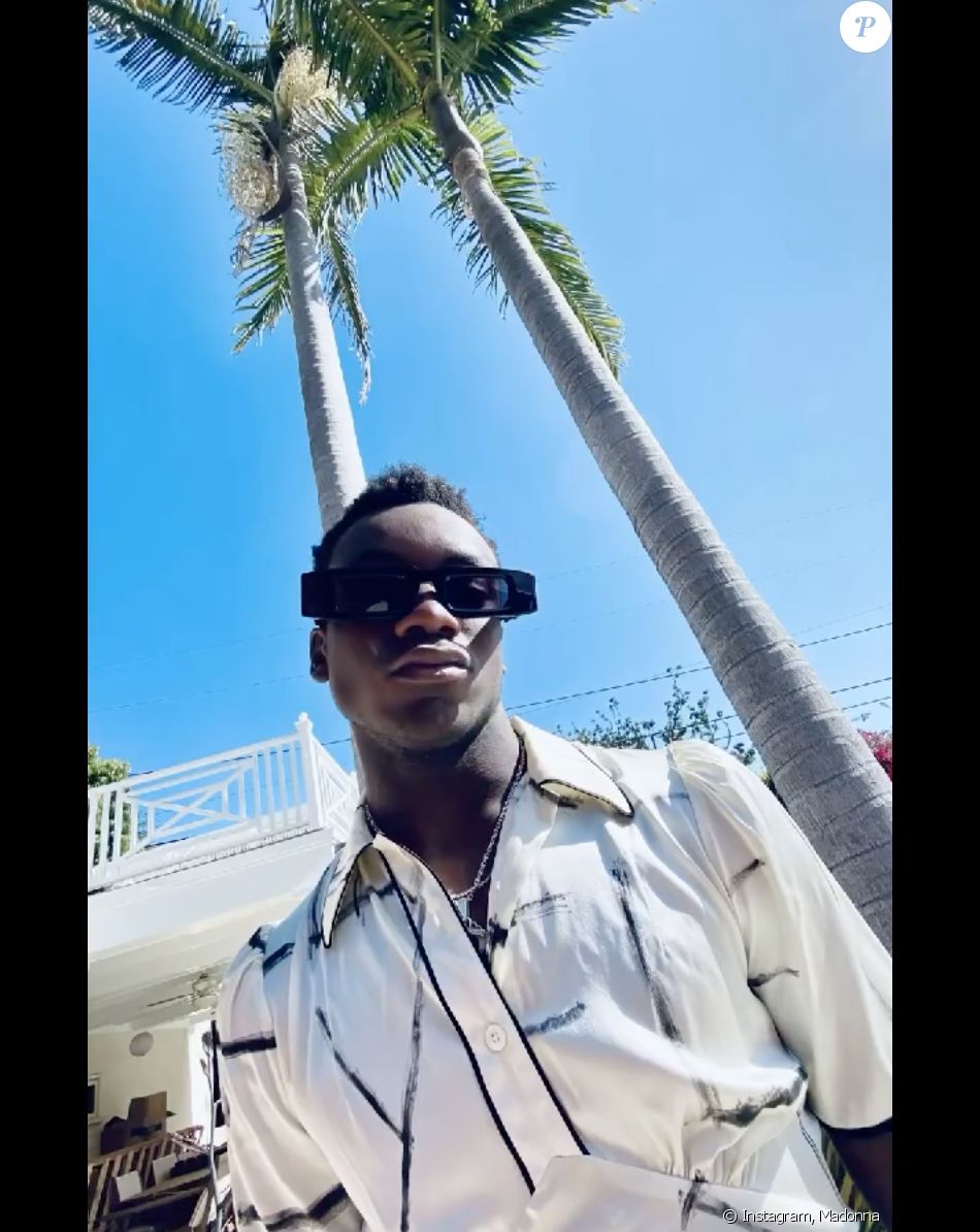 David Banda, le fils de Madonna, porte une robe Mae. Mai 2021. - Purepeople