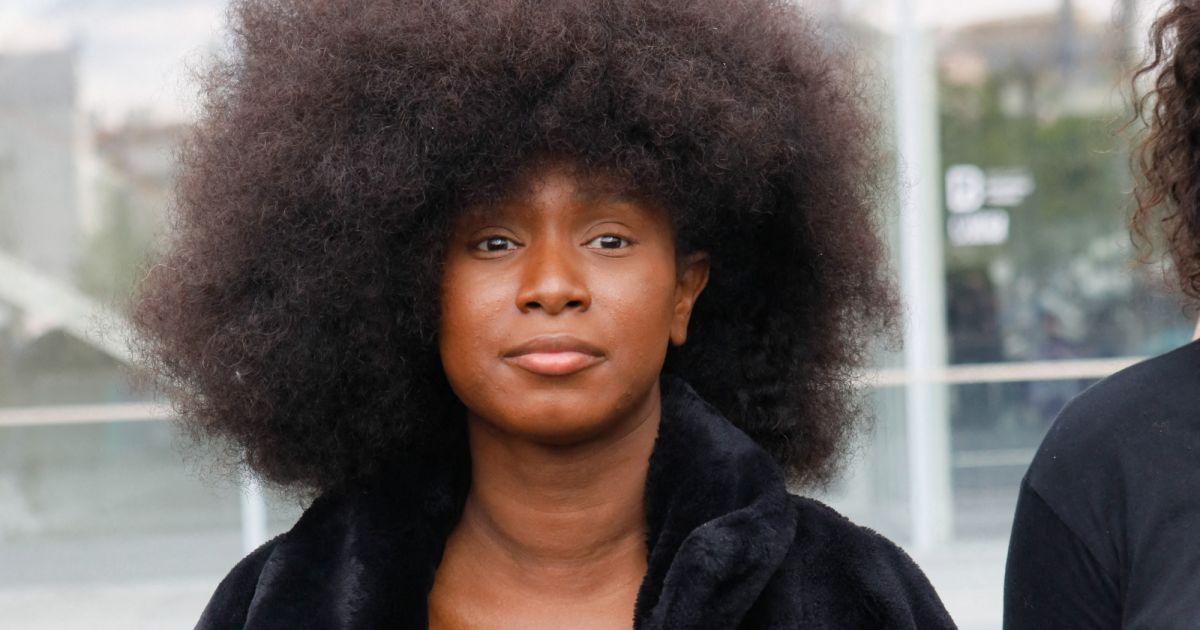 Assa Traoré - Sorties de la deuxième journée du procès d'Assa Traoré au ...