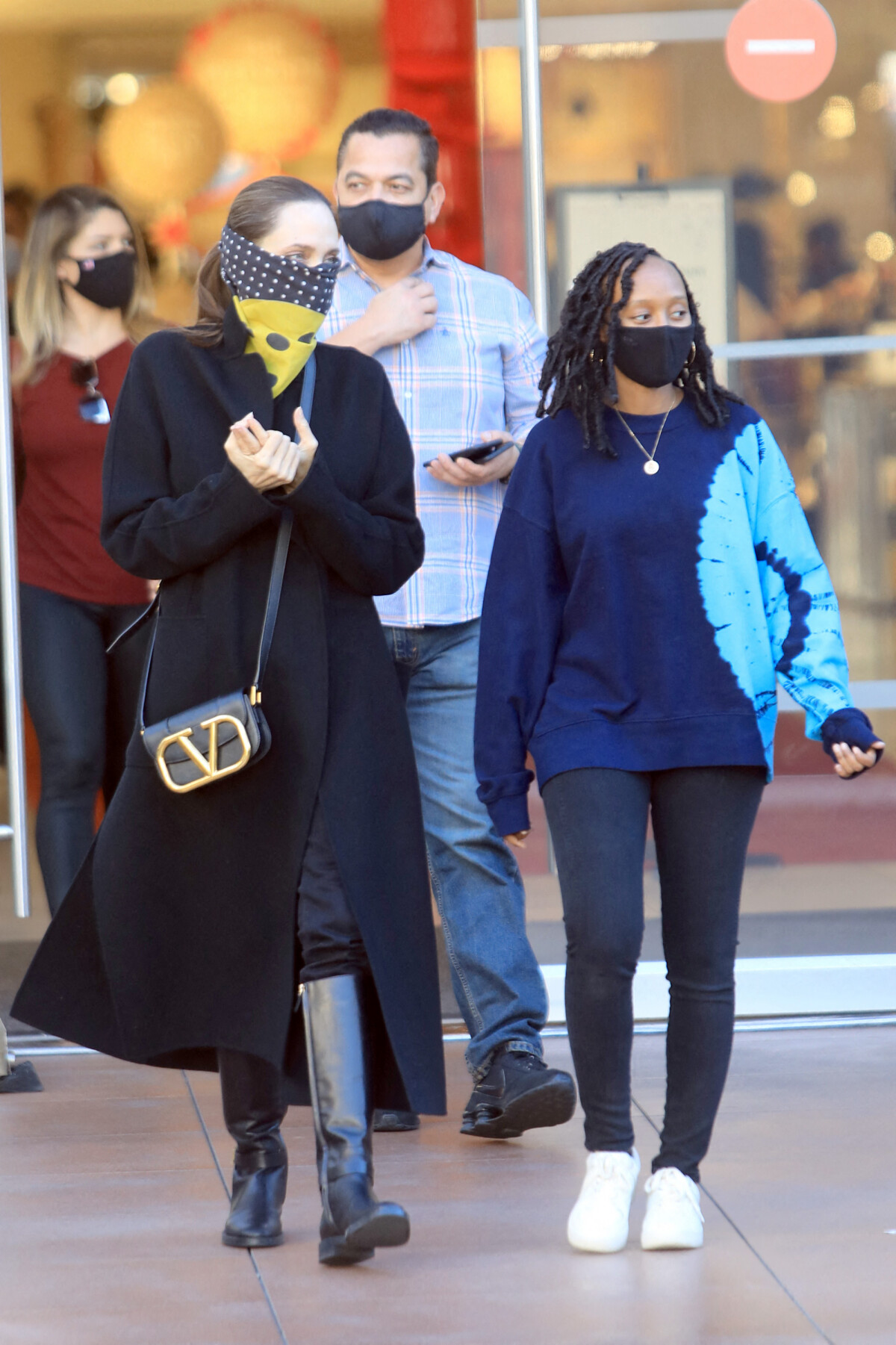 Photo Angelina Jolie Et Sa Fille Zahara Font Quelques Courses Avant