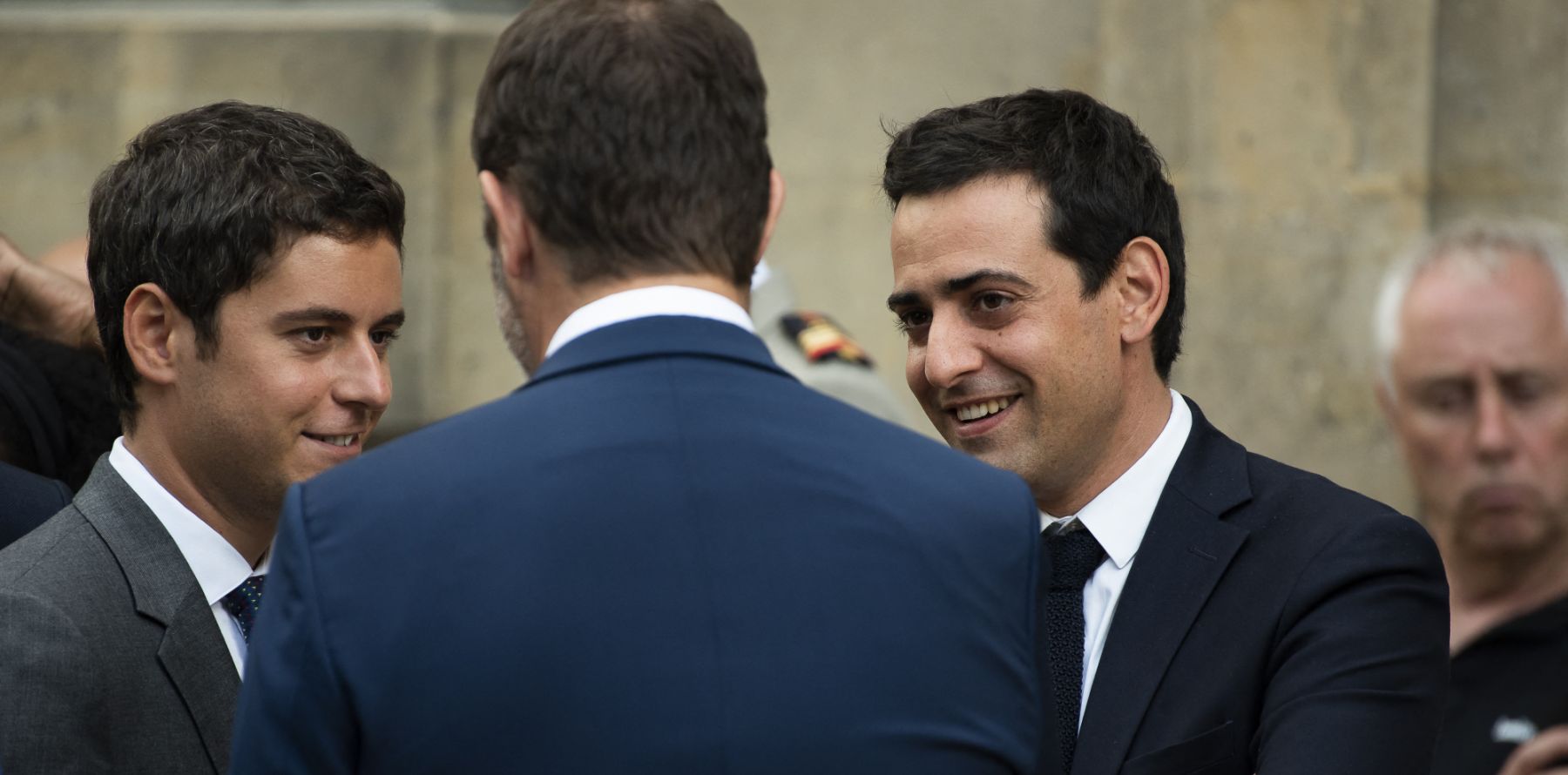 Gabriel Attal en couple... et bientôt papa ? Il répond franchement ...