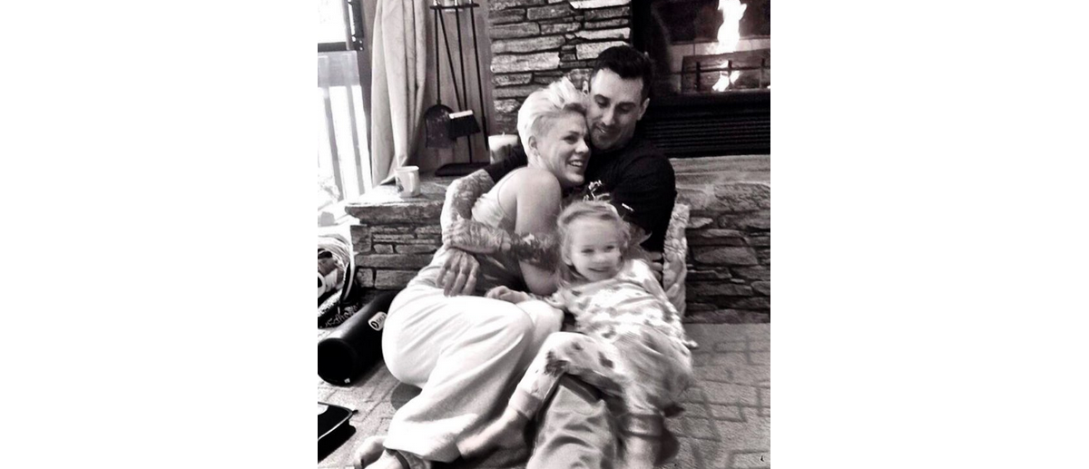 Photo : Pink et son mari Carey Hart fêtent leurs dix ans de mariage, le ...