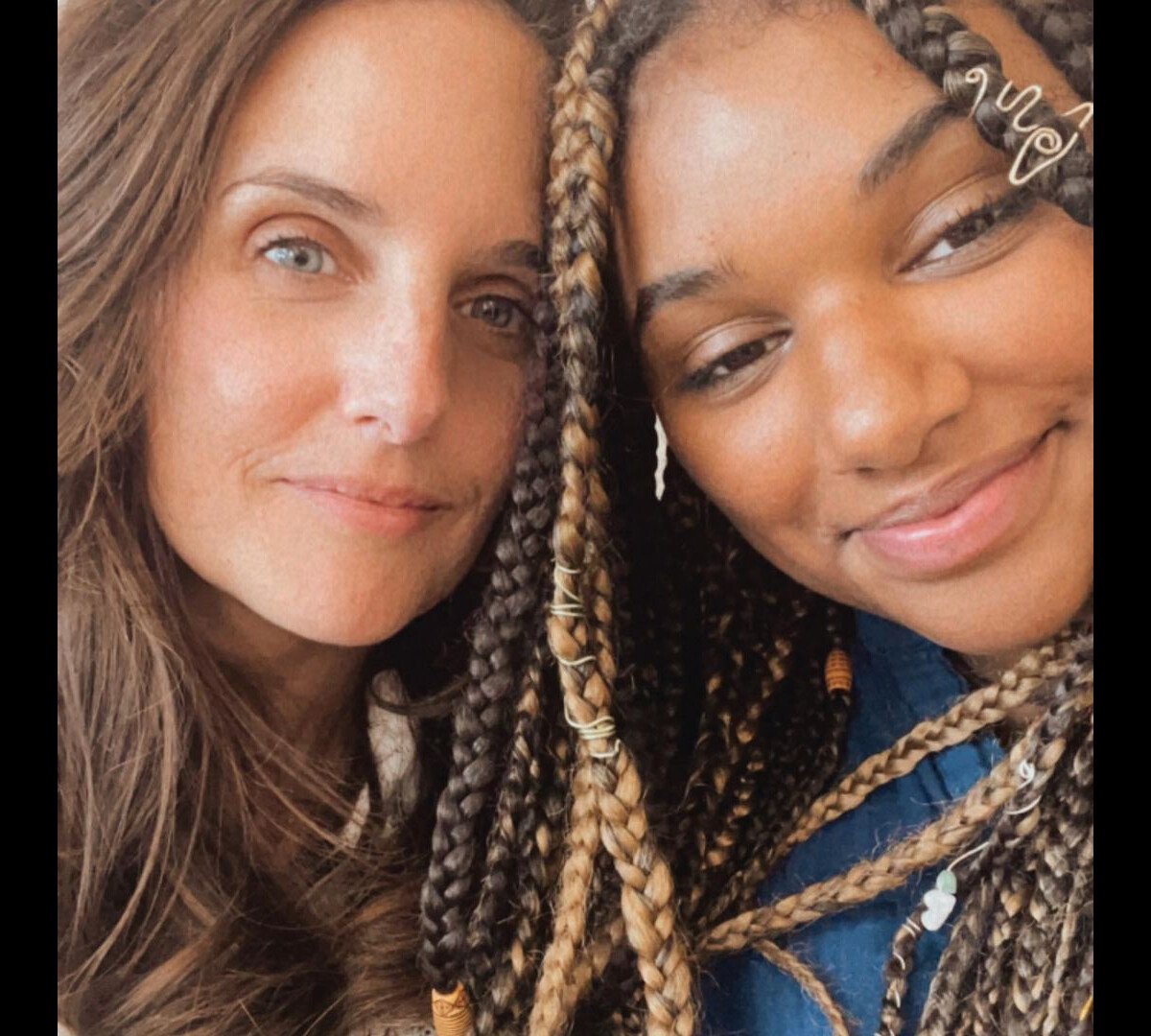 Photo : Hélène Sy et sa fille Sabah, 17 ans. - Purepeople