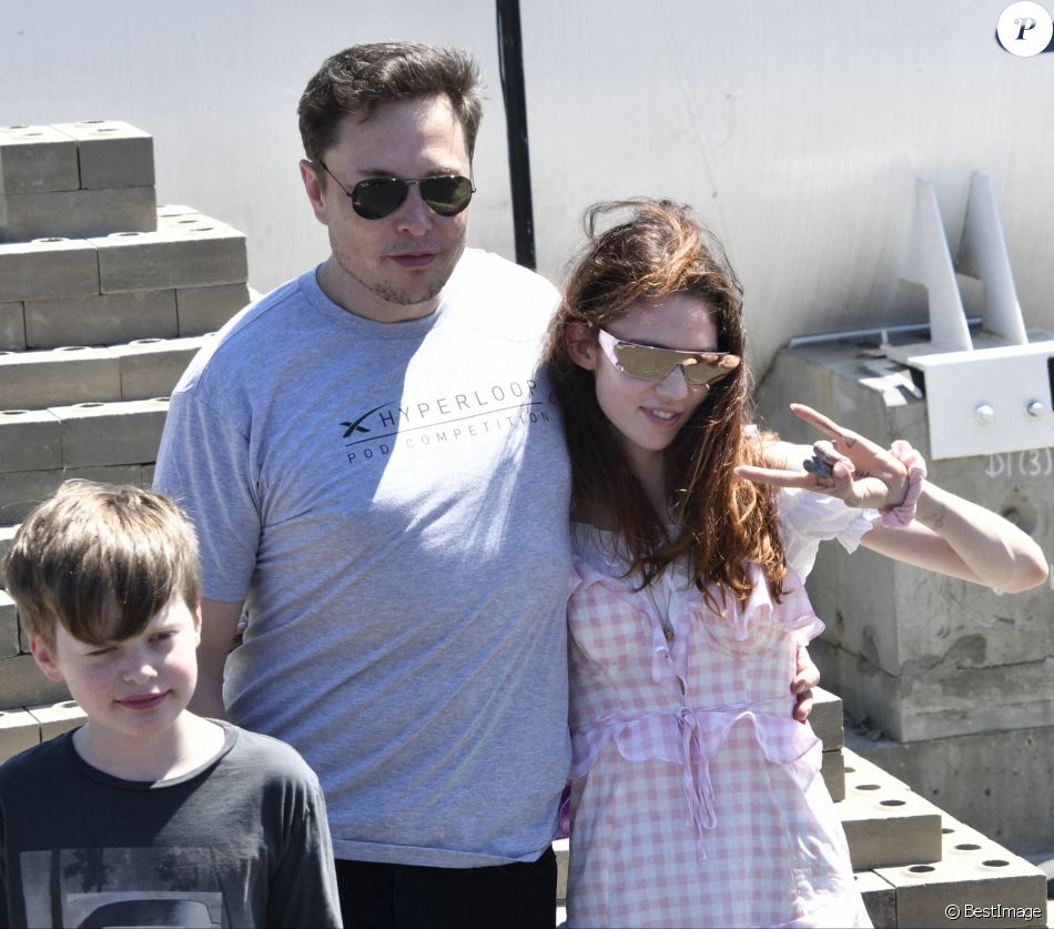 Elon Musk avec sa compagne Grimes lors du SpaceX's third Hyperloop Pod ...