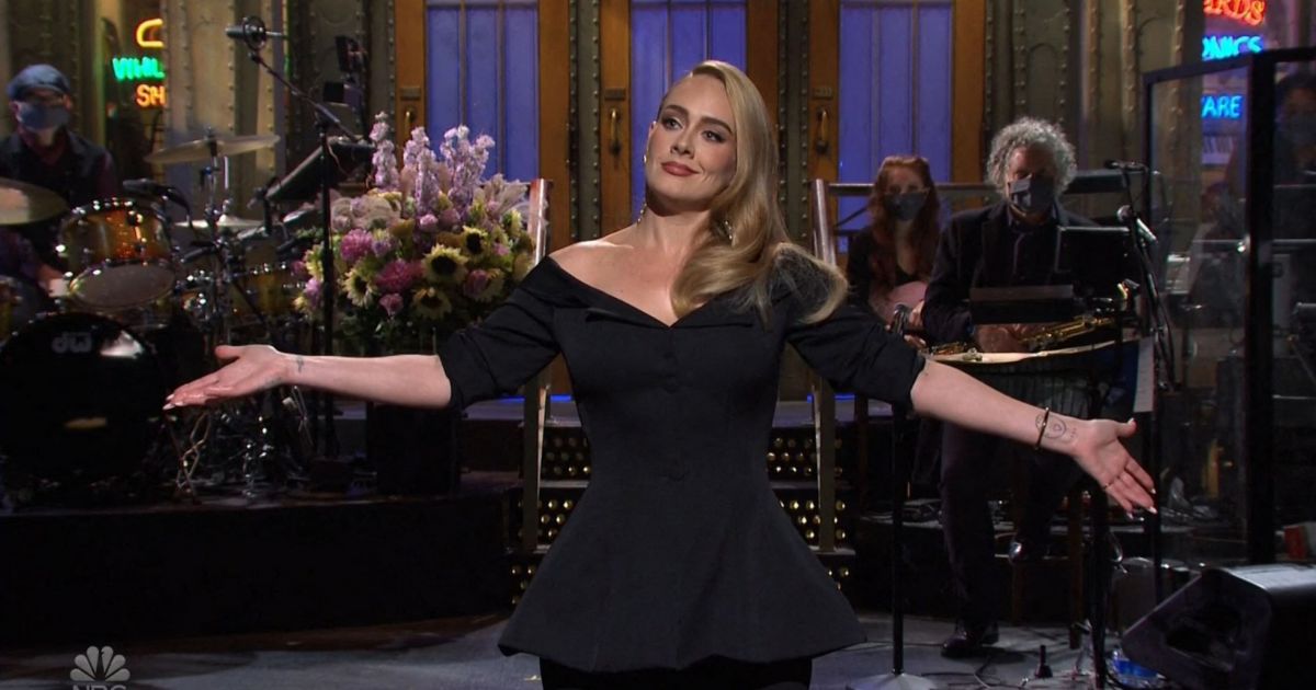 Adele dans l'émission Saturday Night Live à Los Angeles, le 24 octobre ...