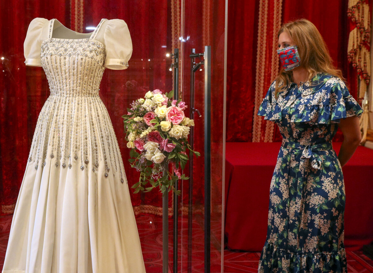 Photo : La princesse Beatrice d'York expose sa robe de mariée au ...
