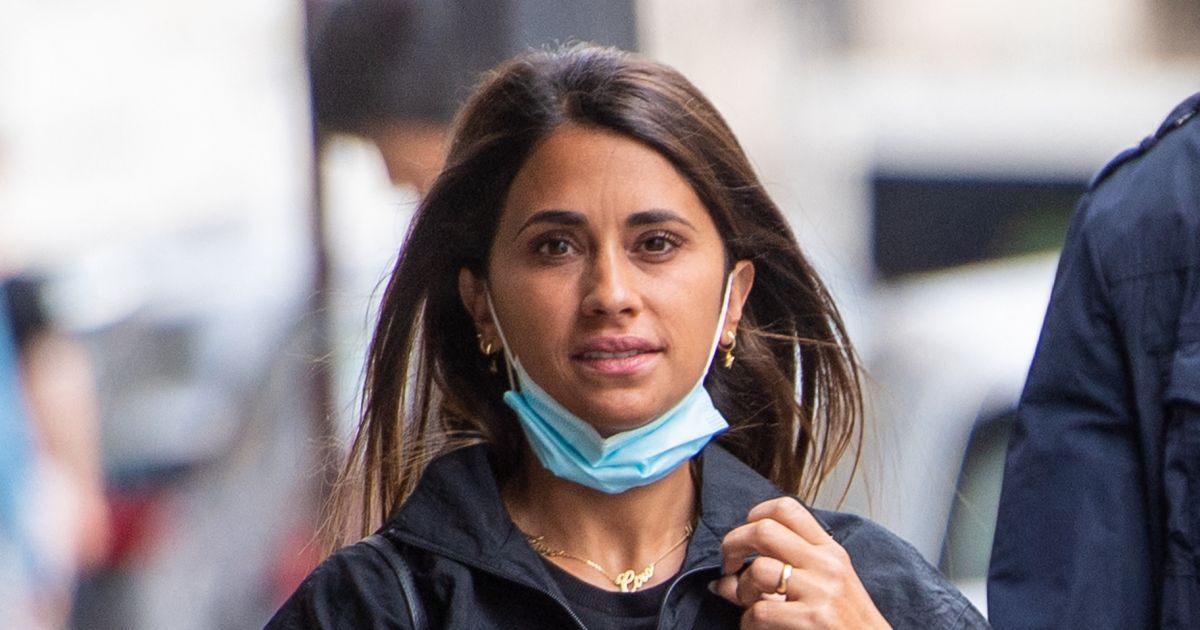 Exclusif - Antonella Roccuzzo (ensemble survêtement noir Adidas) sort ...