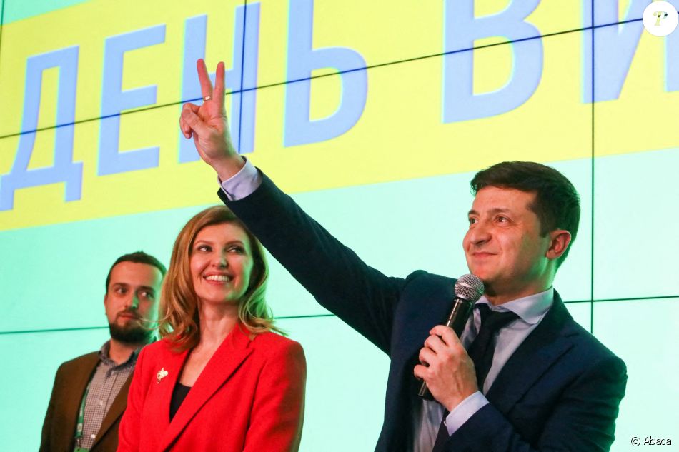 Volodymyr Zelensky et sa femme Olena en campagne en 2019 à Kiev ...