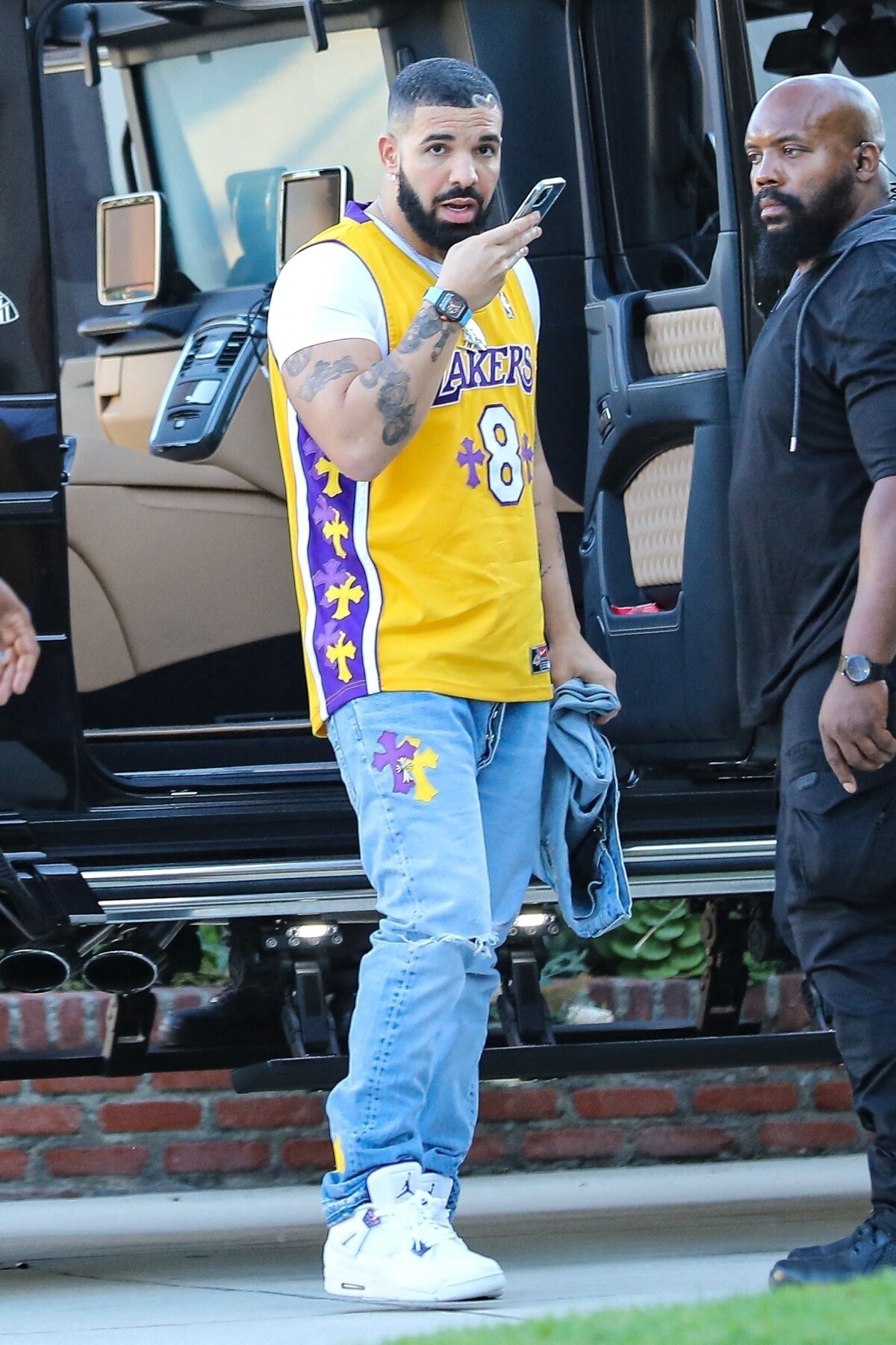 Photo : Exclusif - Drake arrive avec ses gardes du corps à un studio d ...
