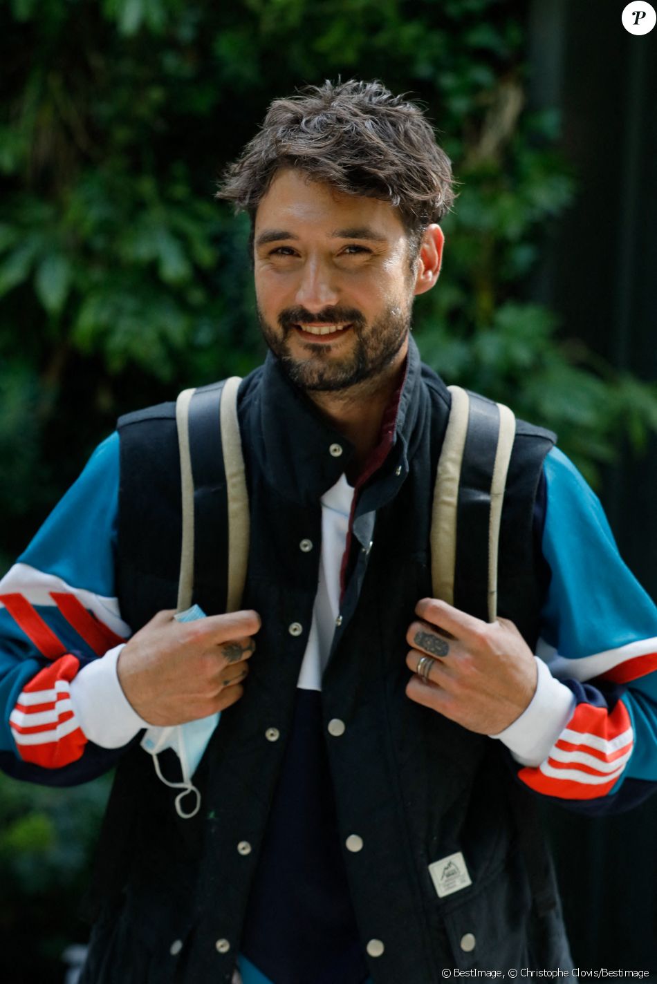 Le chanteur Jérémy Frérot arrive à l'enregistrement de l'émission ...