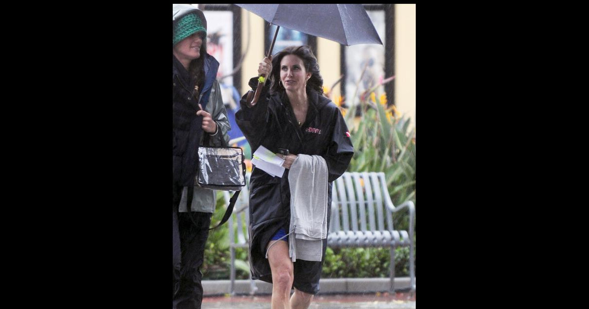 Courteney Cox : Pendant qu'elle travaille dur, son époux fait le pitre ...