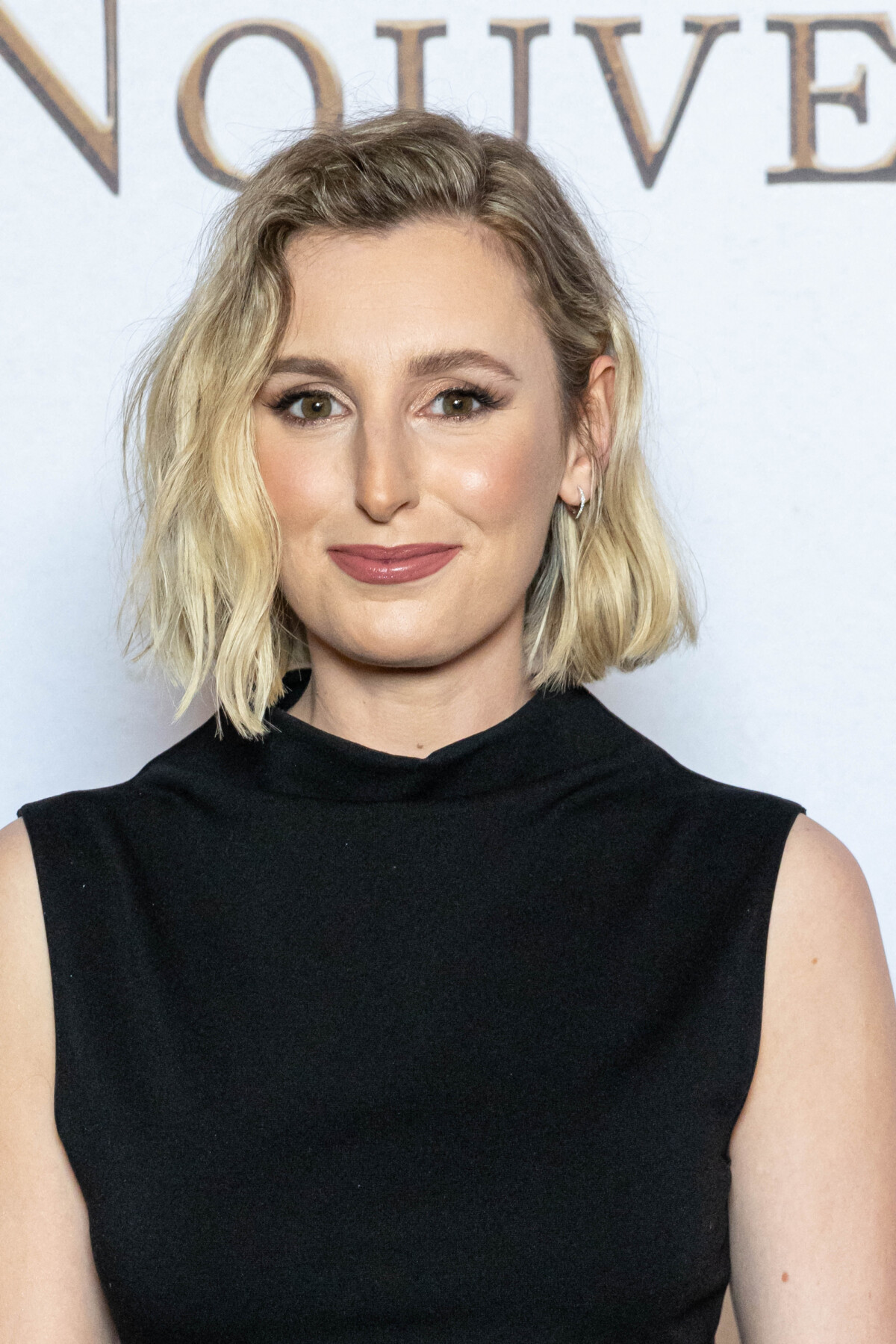 Photo : Laura Carmichael lors de l'avant première de Downton Abbey 2 ...