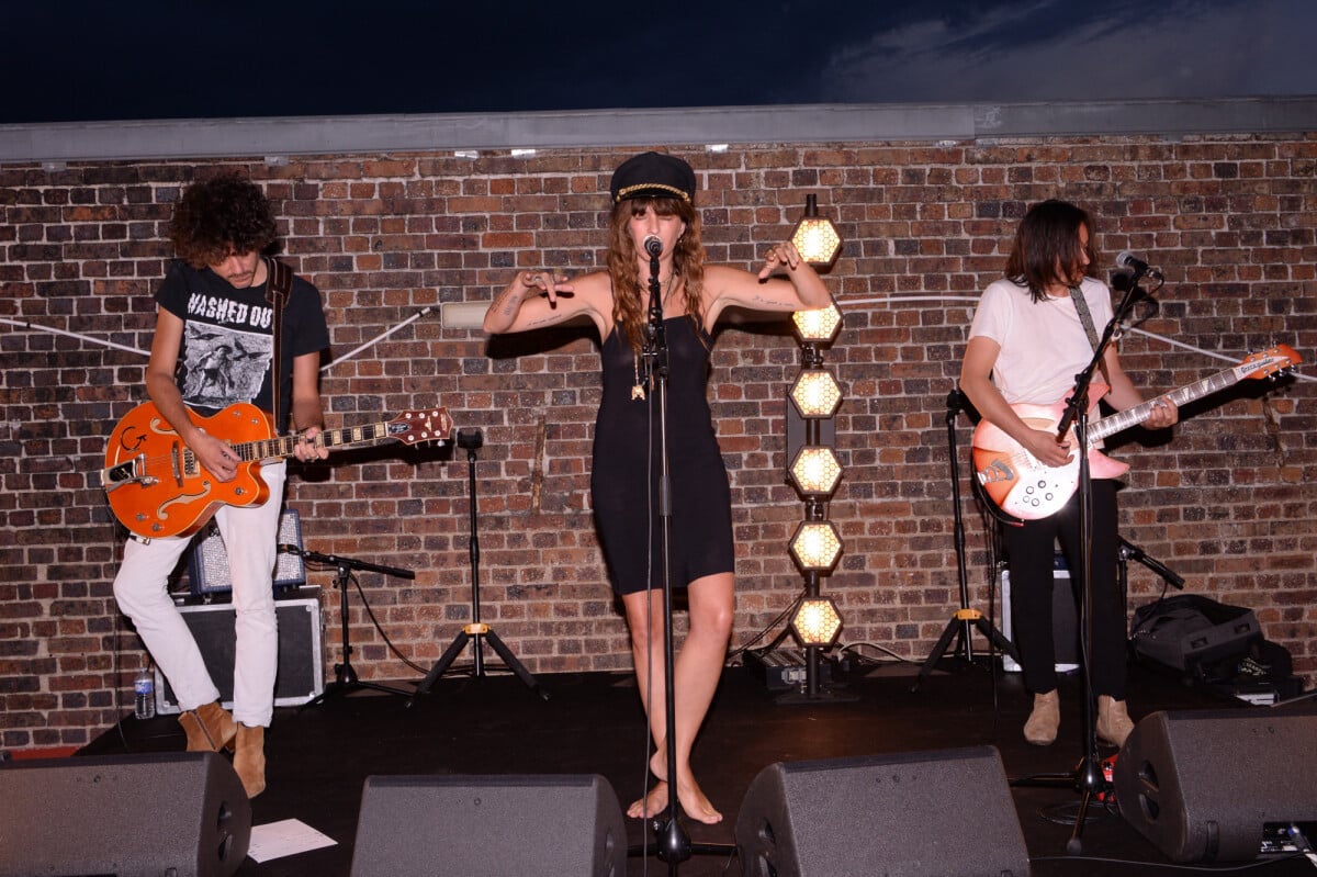 Photo : Exclusif - Lou Doillon en concert lors de la soirée de ... Photo : Exclusif - Lou Doillon en concert lors de la soirée de ...