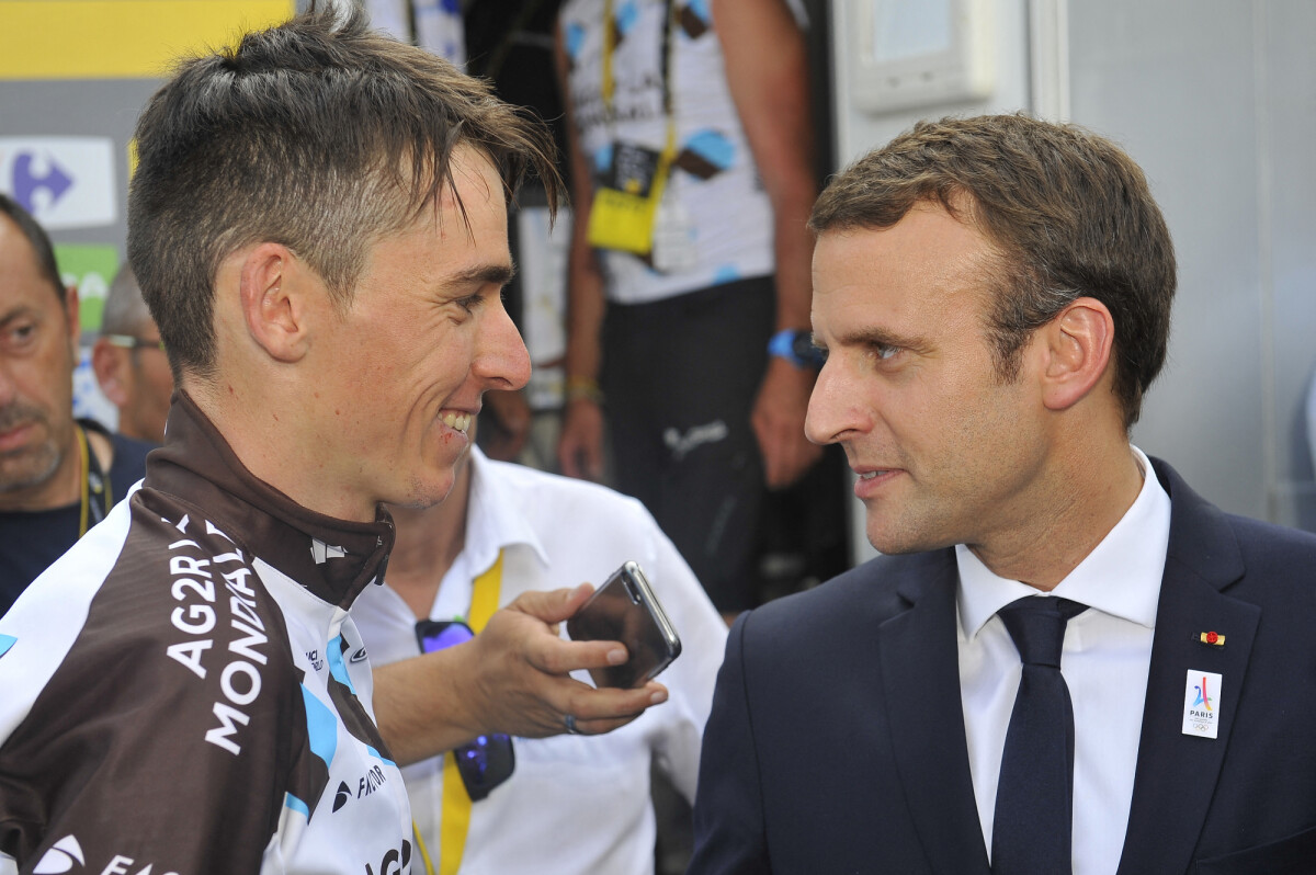 Photo : Le président de la République Emmanuel Macron et Romain Bardet ...
