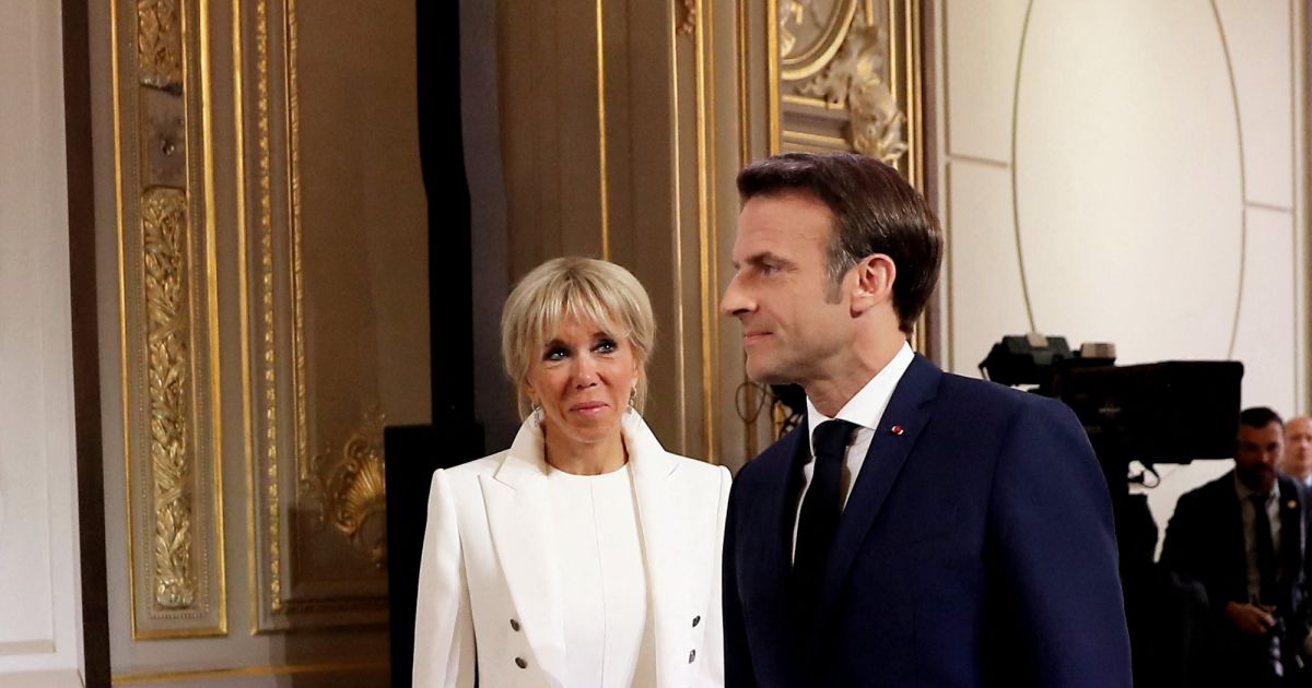 Emmanuel Macron et la première dame Brigitte Macron - Cérémonie d ...