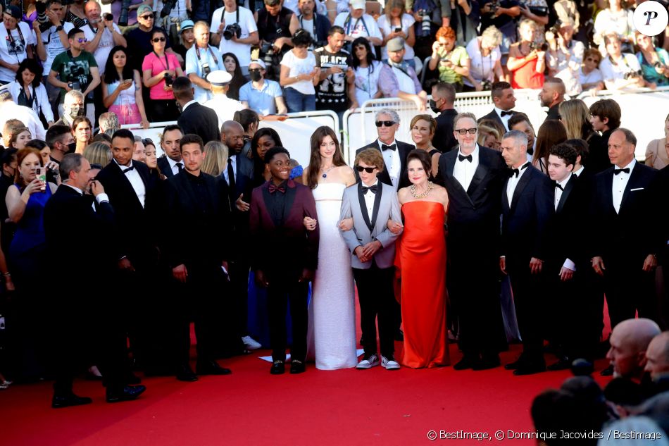 Jaylin Webb, Anne Hathaway, Michael Banks Repeta, Tovah Feldshuh, James ...