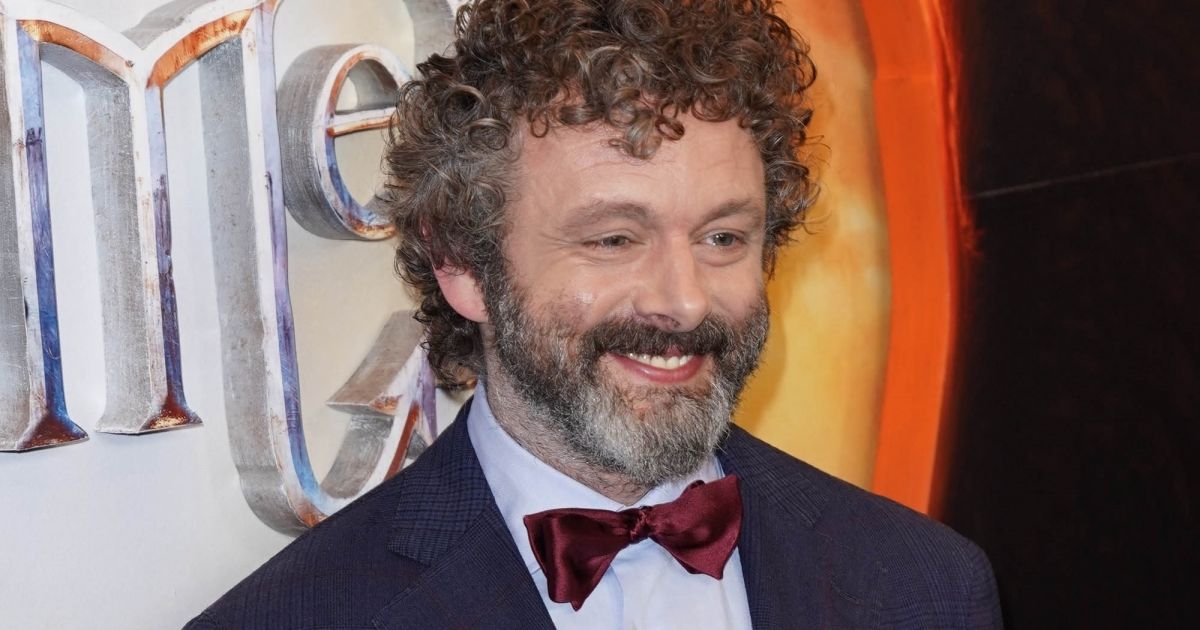 Michael Sheen - Les acteurs lors de la première Amazon Prime de la ...