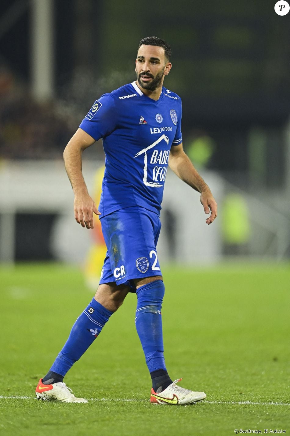 Adil Rami (Troyes) - Match de football en ligue 1 Uber Eats : Lens ...