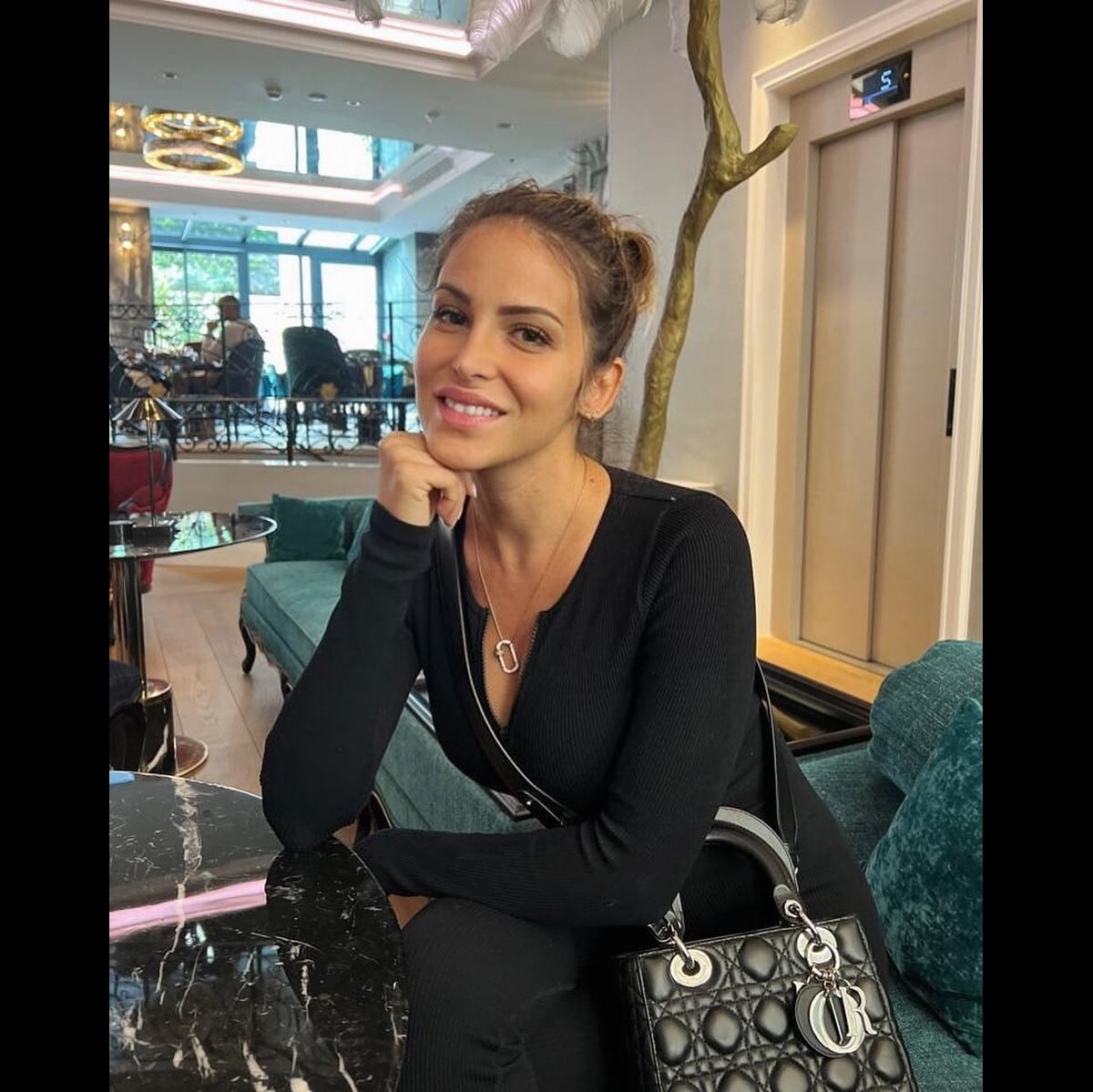 Photo : Rachel Mouyal souriante sur Instagram - Purepeople