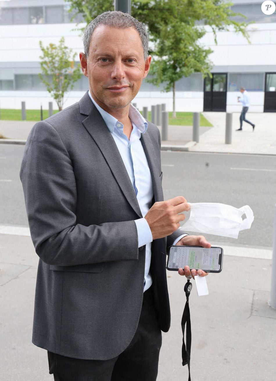 Exclusif - Marc-Olivier Fogiel à la sortie des studios RMC à Paris. Le ...