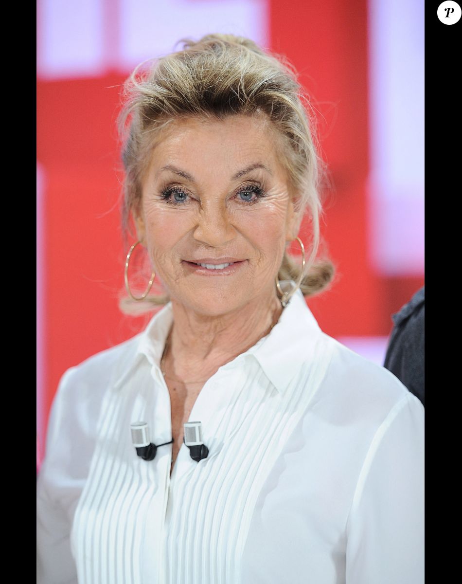 Sheila : Grand écart parfait à 76 ans, souplesse légendaire ! : le ...