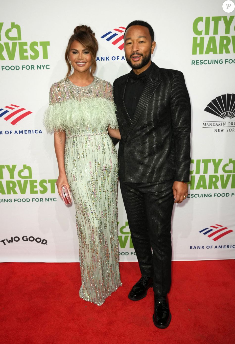 Chrissy Teigen et son mari John Legend - Photocall du gala de ...