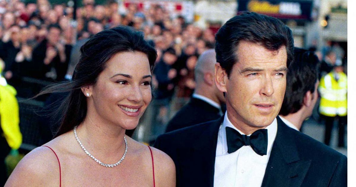 Pierce Brosnan et Keely Shaye Smith en 1999. - Purepeople