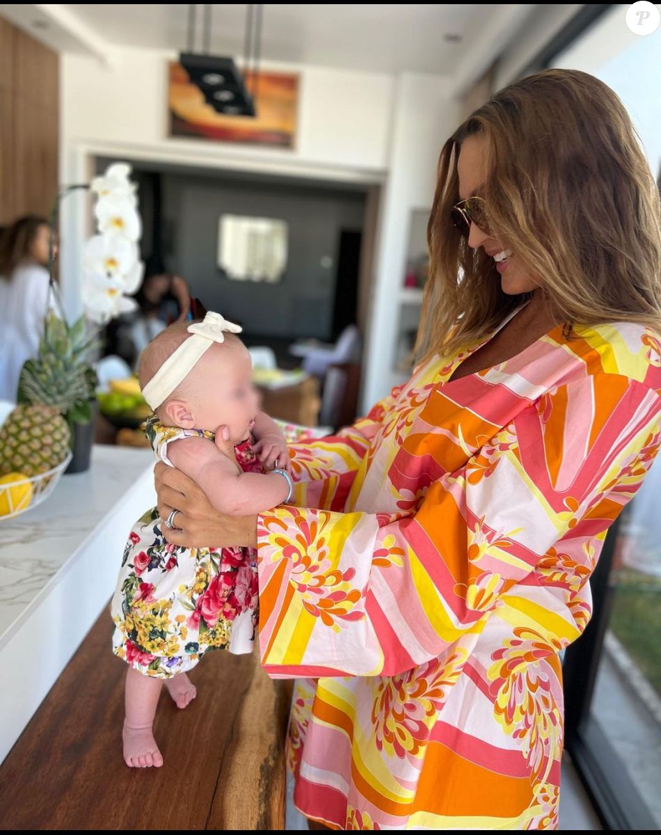 Vitaa maman : avec bébé à la plage, première baignade, attention ...