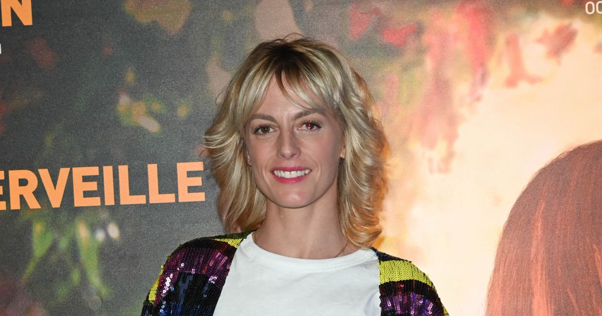 Sara Mortensen au photocall de l'avant-première du film C'est ...