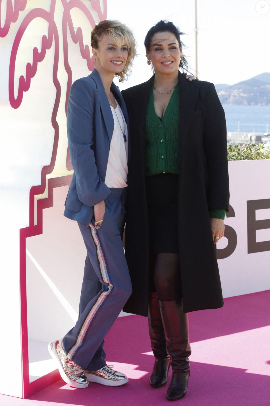 Sara Mortensen et Lola Dewaere au photocall de la série Astrid et ...