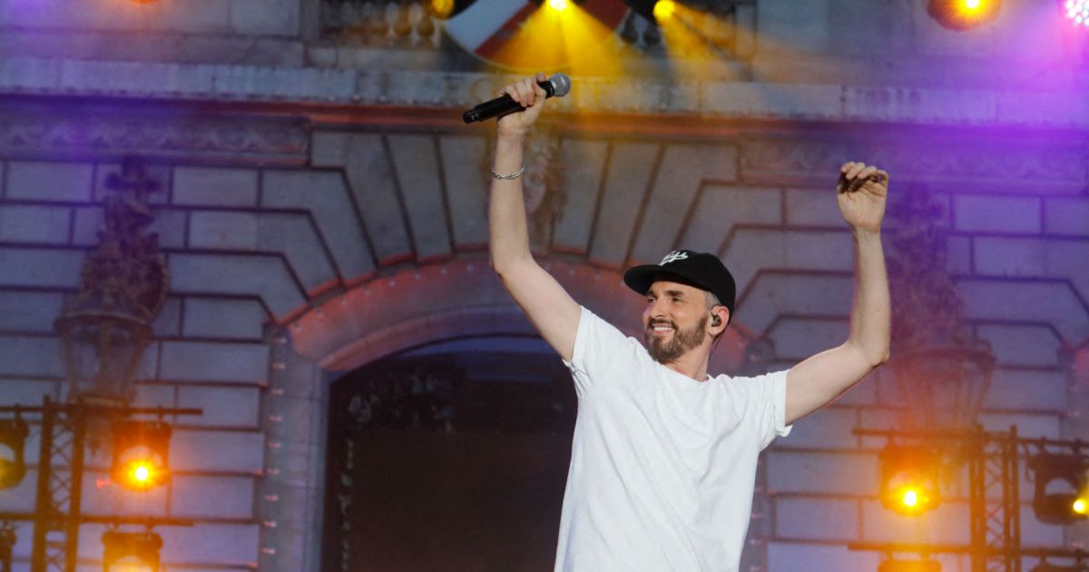 Exclusif - Christophe Willem - Concert RFM Music Show sur le parvis de ...