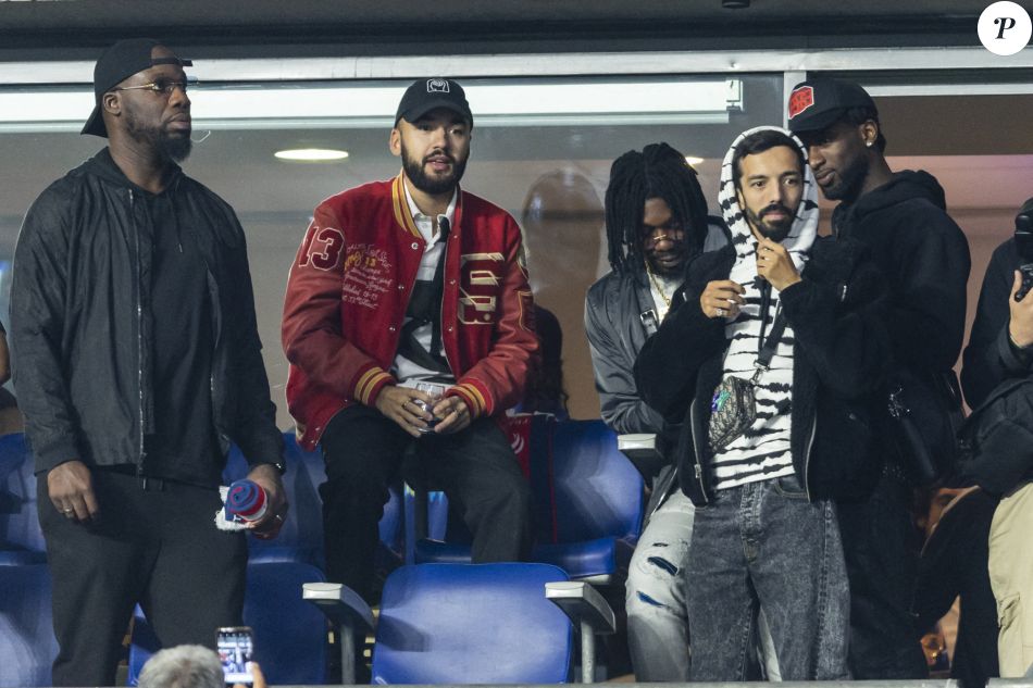 Le rappeur Gazo, Bigflo et Oli - People dans les tribunes lors du match ...
