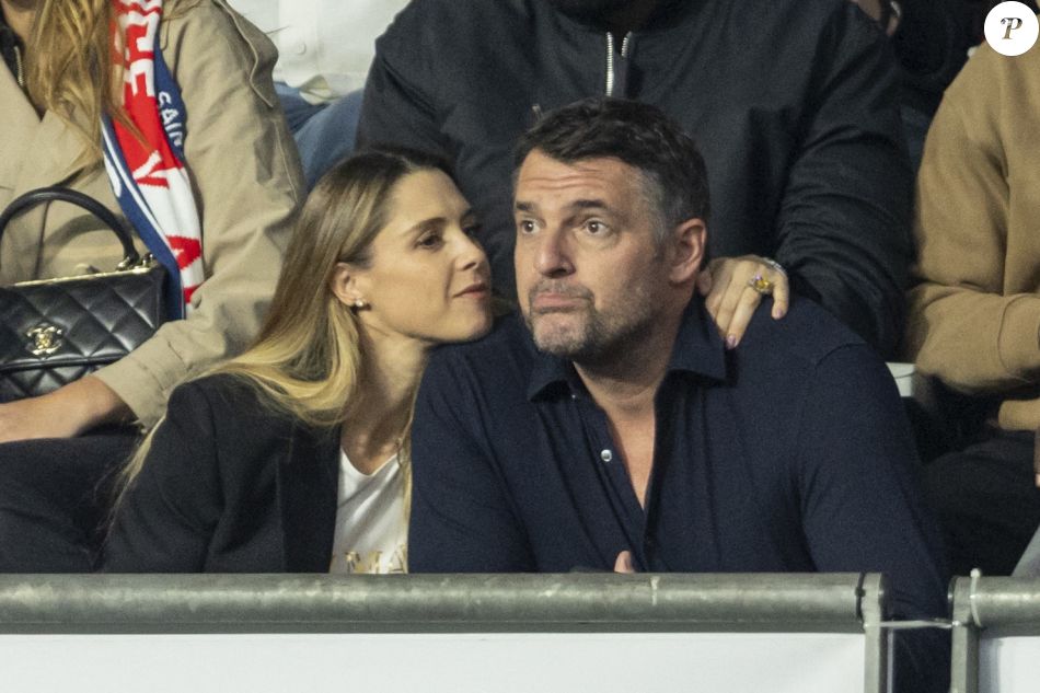 Arnaud Ducret et sa femme Claire Francisci - People dans les tribunes lors du match de la 5ème ...