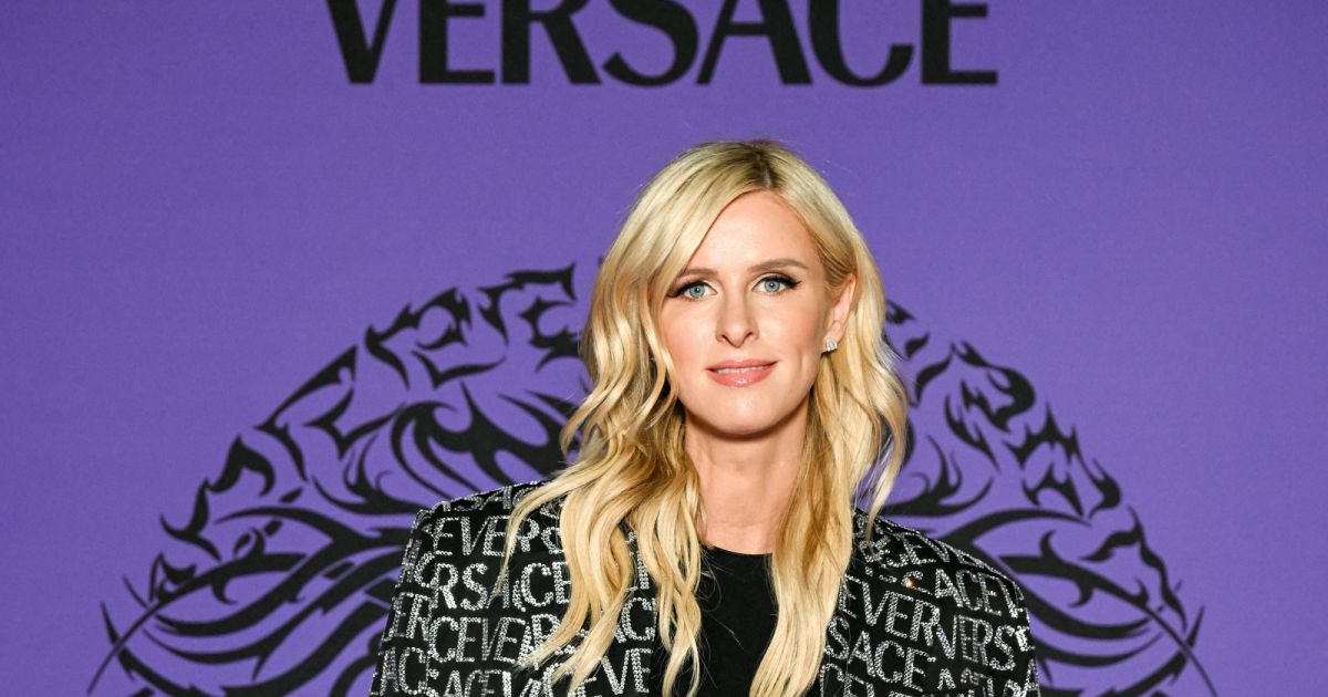 Nicky Hilton - Célébrités lors du backstage lors du défilé Versace ...