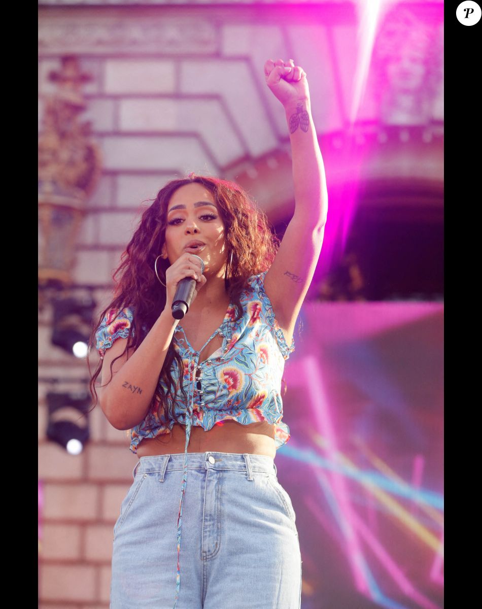 Amel Bent maman de 3 enfants : touchantes confidences sur ses filles ...