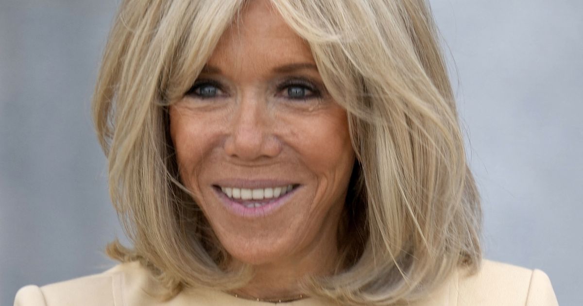 La Première Dame Brigitte Macron au Théâtre Royal pour assister à la ...