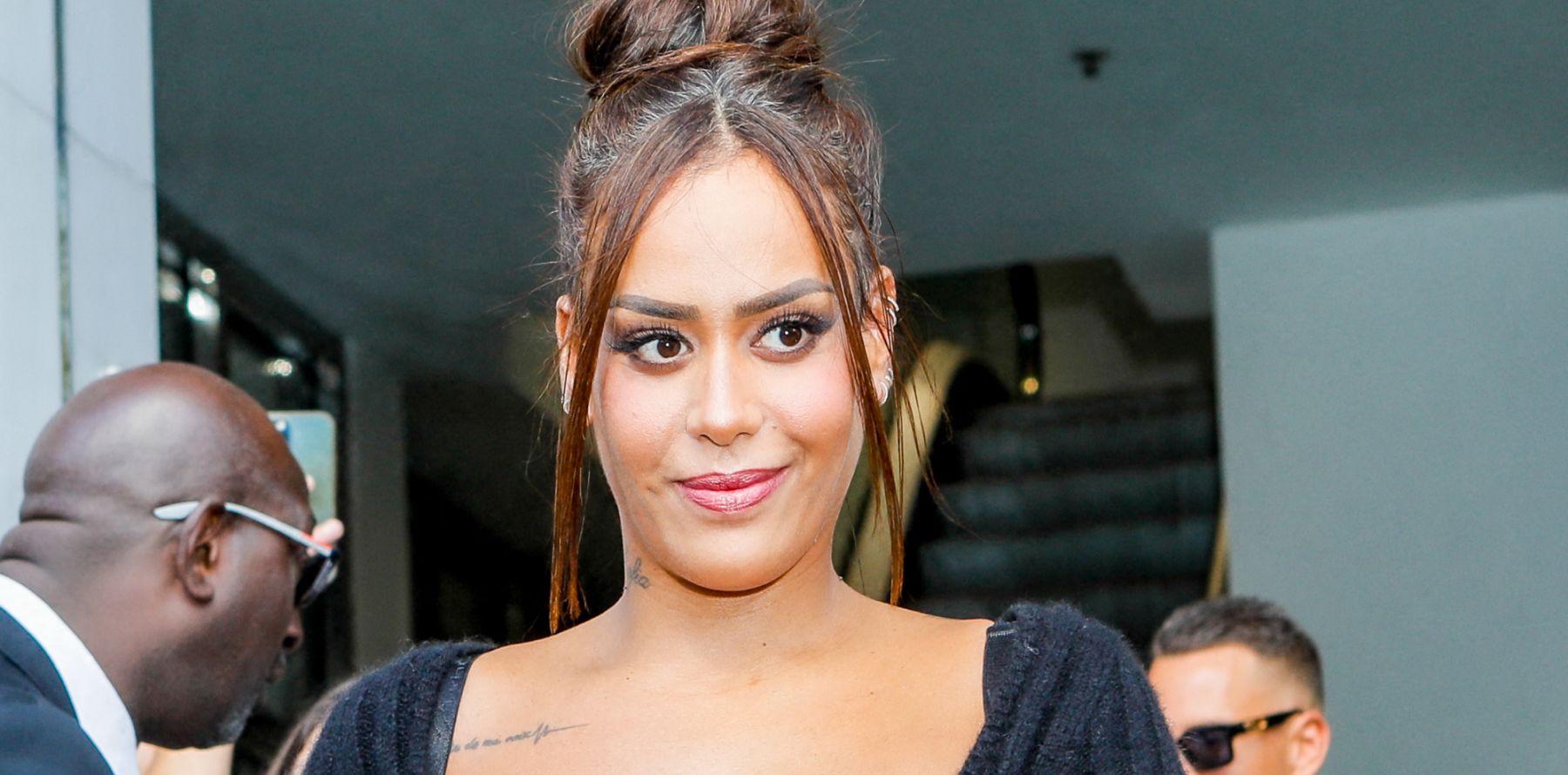 Amel Bent radieuse dans une robe très moulante, Paris Jackson ose les ...