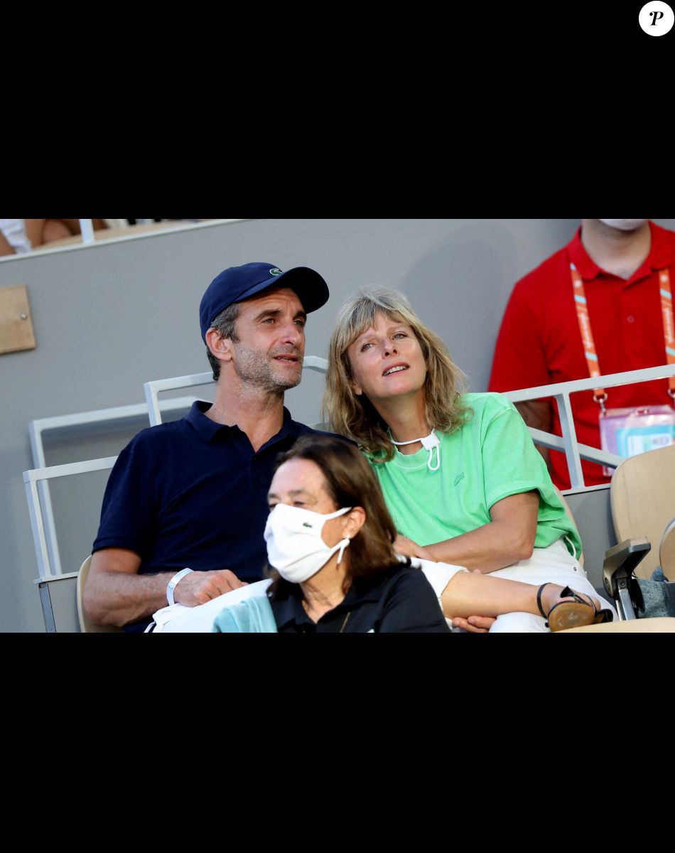 Karin Viard mariée religieusement à Manuel Herrero : robe très insolite ...