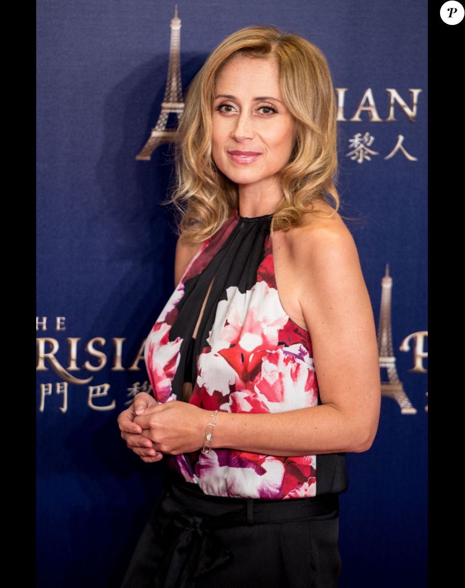 Lara Fabian s'affiche en petite tenue à 52 ans, les fans exultent : le ...