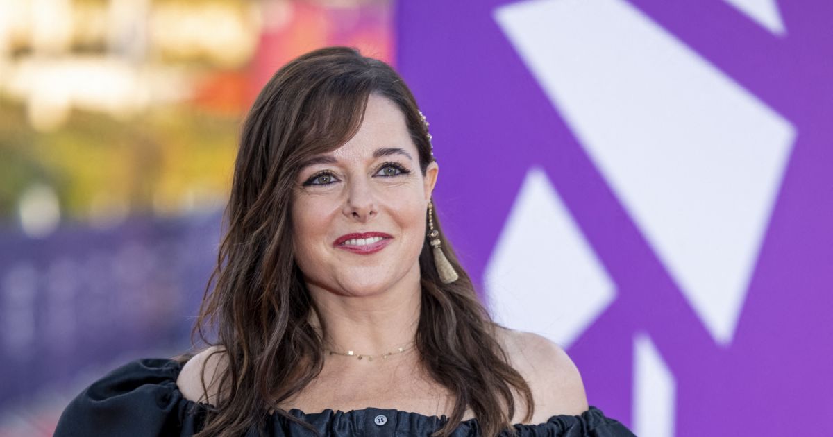 Laure Calamy lors de la première du film Une femme du monde lors de la ...