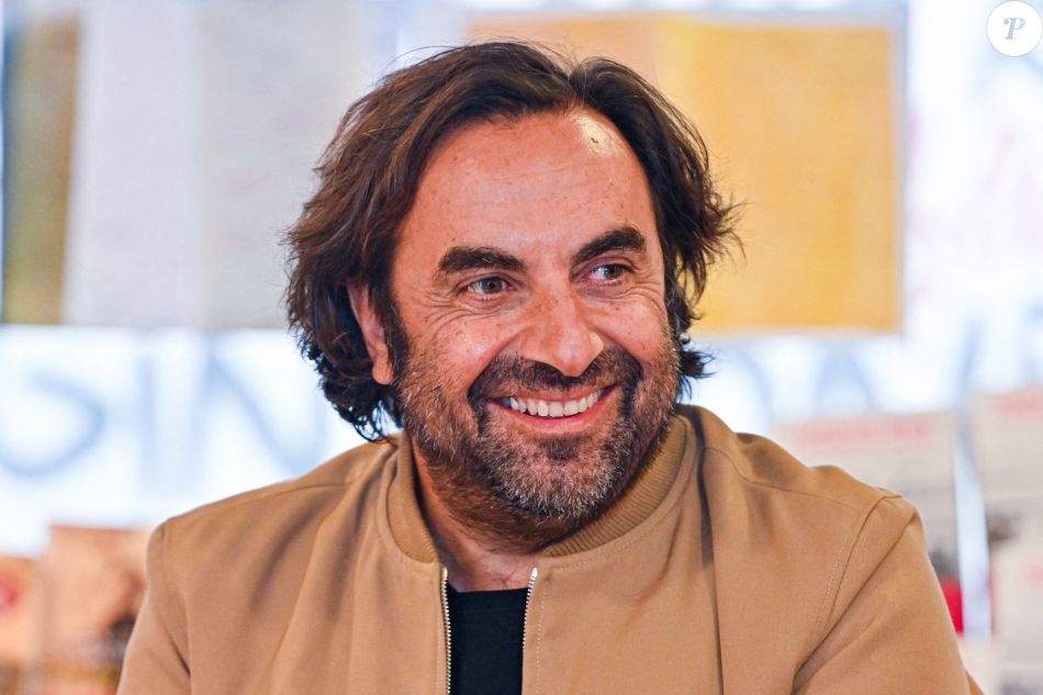 André Manoukian dédicace son livre Sur les routes de la musique à la ...