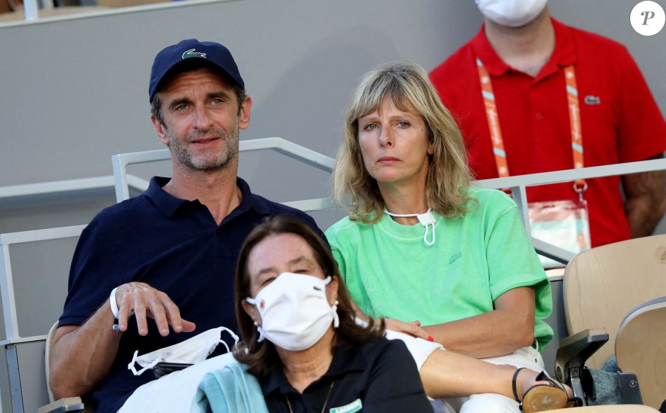 Karin Viard et Manuel Herrero dans les tribunes des Internationaux de ...