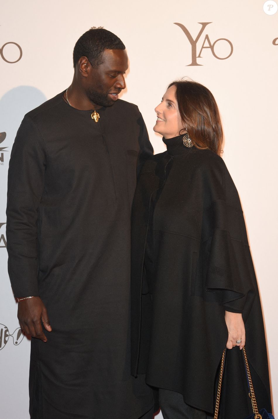 Omar Sy et sa femme Hélène - Avant-première du film Yao au cinéma Le ...