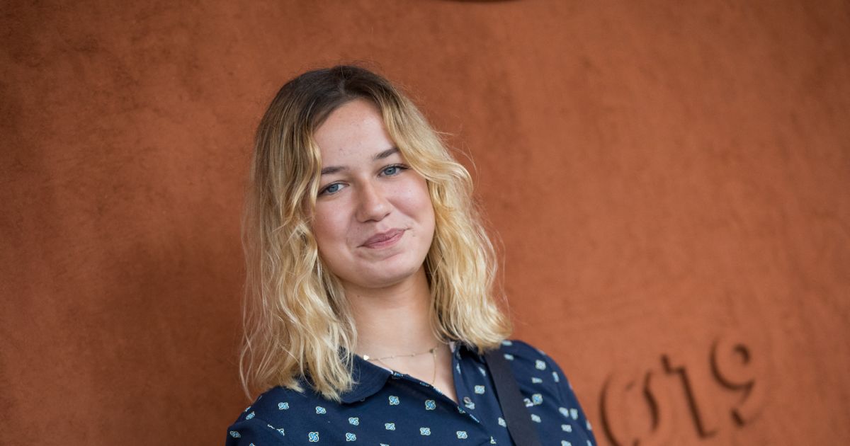 Zoé Marchal dans le village lors des internationaux de tennis de Roland ...