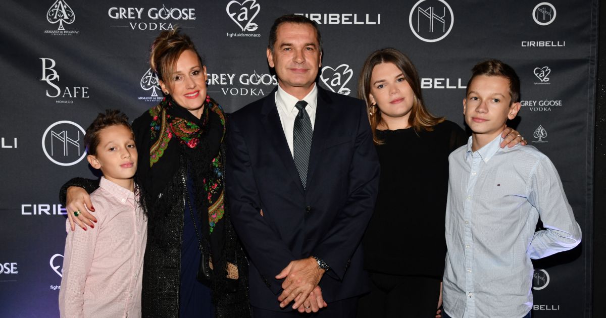Jean Raymond Gottlieb entouré par sa famille, Maxime, Vanessa, son ...