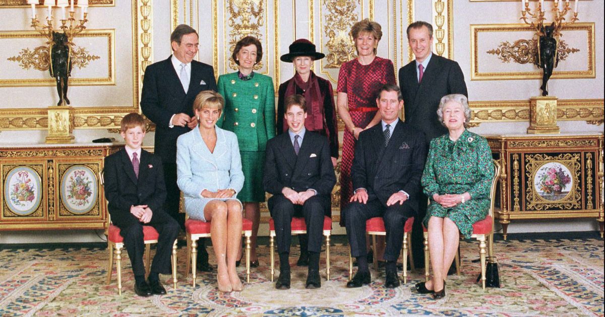 Harry, la princesse Diana, le prince William, Charles et Elizabeth II ...